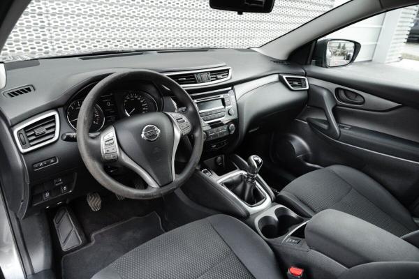 Pelēks Nissan Qashqai 2015 Mārupe, ar dzinēja tilpumu 1.20 L un nobraukumu 137 tūkst. km par 5650 €, foto 9 vietnē AUTOMOTO.COM.LV