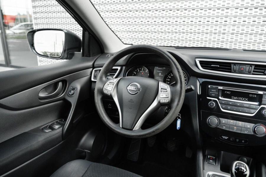 Grey Nissan Qashqai 2015 in Marupe, with an engine capacity of 1.20 L and mileage of 137 thousand km for 5650 €, photo 13 on AUTOMOTO.COM.LV