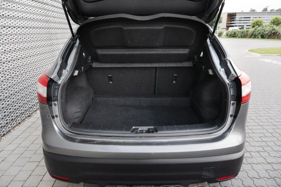 Grey Nissan Qashqai 2015 in Marupe, with an engine capacity of 1.20 L and mileage of 137 thousand km for 5650 €, photo 18 on AUTOMOTO.COM.LV