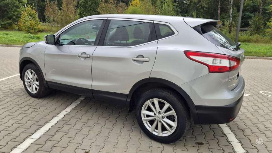 Grey Nissan Qashqai 2015 in Kaunas, with an engine capacity of 1.20 L and mileage of 166 thousand km for 6350 €, photo 6 on AUTOMOTO.COM.LV