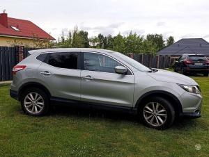 Grey Nissan Qashqai 2015 in Alytus, with an engine capacity of 1.46 L and mileage of 220 thousand km for 6600 €, photo 3 on AUTOMOTO.COM.LV