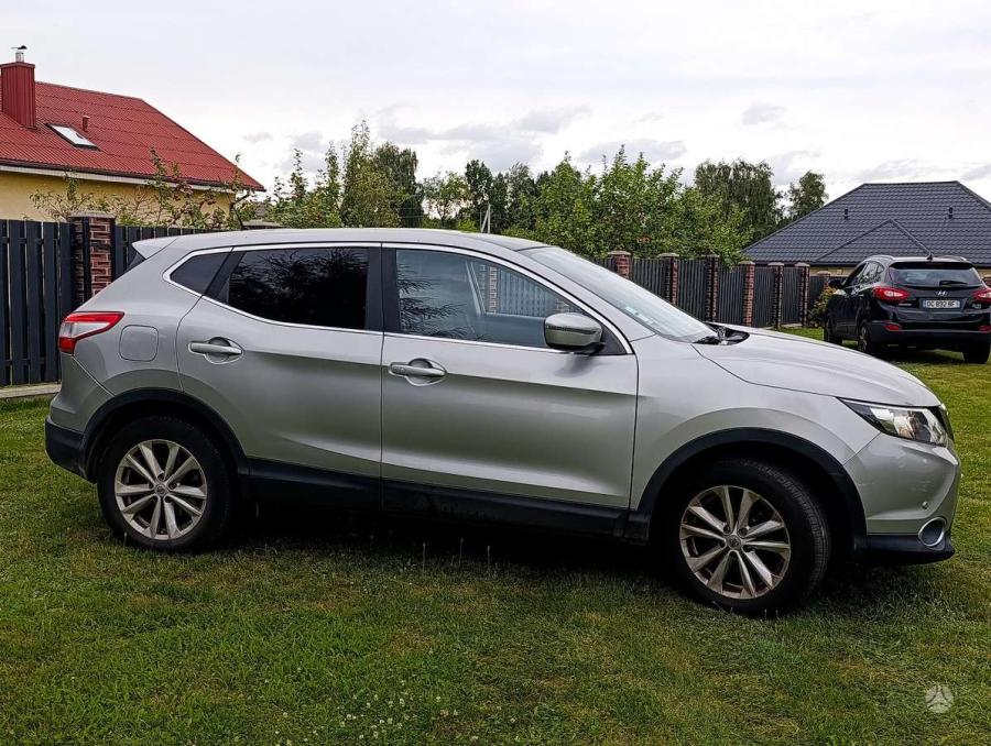 Grey Nissan Qashqai 2015 in Alytus, with an engine capacity of 1.46 L and mileage of 220 thousand km for 6600 €, photo 3 on AUTOMOTO.COM.LV