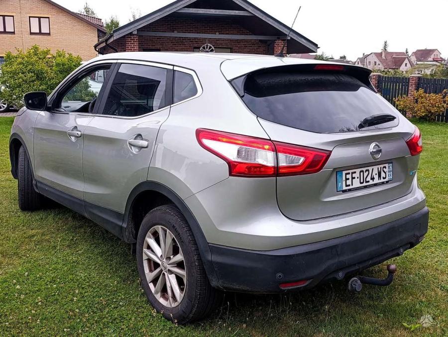 Grey Nissan Qashqai 2015 in Alytus, with an engine capacity of 1.46 L and mileage of 220 thousand km for 6600 €, photo 6 on AUTOMOTO.COM.LV