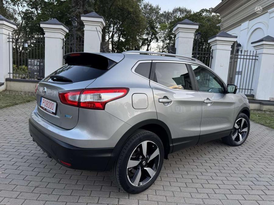 Pelēks Nissan Qashqai 2015 Viļņa, ar dzinēja tilpumu 1.50 L un nobraukumu 165 tūkst. km par 8250 €, foto 3 vietnē AUTOMOTO.COM.LV