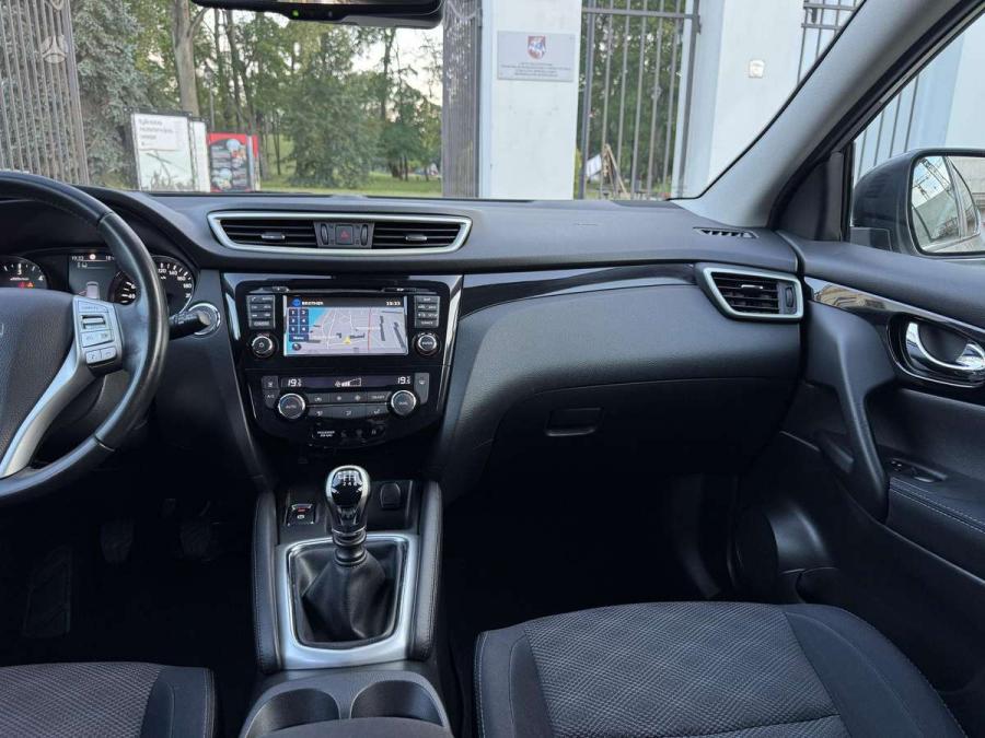 Pelēks Nissan Qashqai 2015 Viļņa, ar dzinēja tilpumu 1.50 L un nobraukumu 165 tūkst. km par 8250 €, foto 26 vietnē AUTOMOTO.COM.LV