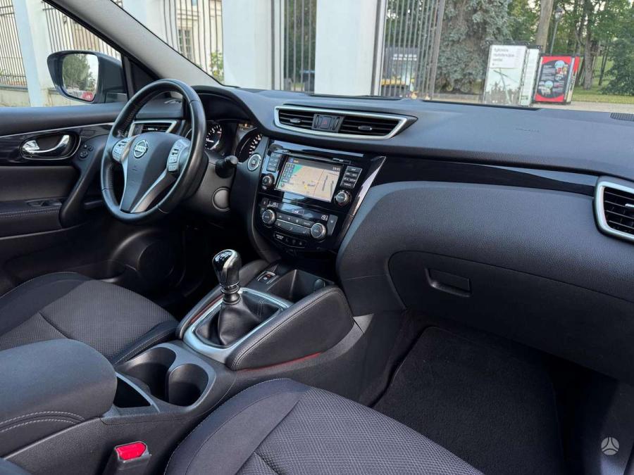 Pelēks Nissan Qashqai 2015 Viļņa, ar dzinēja tilpumu 1.50 L un nobraukumu 165 tūkst. km par 8250 €, foto 27 vietnē AUTOMOTO.COM.LV