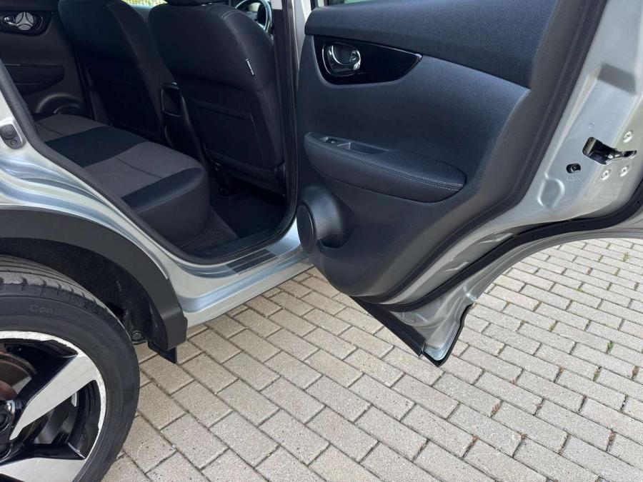 Pelēks Nissan Qashqai 2015 Viļņa, ar dzinēja tilpumu 1.50 L un nobraukumu 165 tūkst. km par 8250 €, foto 35 vietnē AUTOMOTO.COM.LV