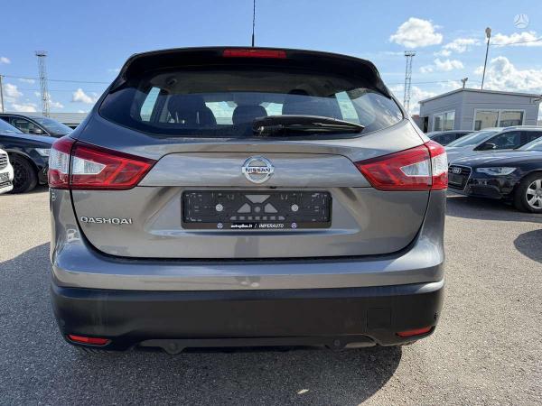 Grey Nissan Qashqai 2015 in Kaunas, with an engine capacity of 1.60 L and mileage of 140 thousand km for 9500 €, photo 4 on AUTOMOTO.COM.LV