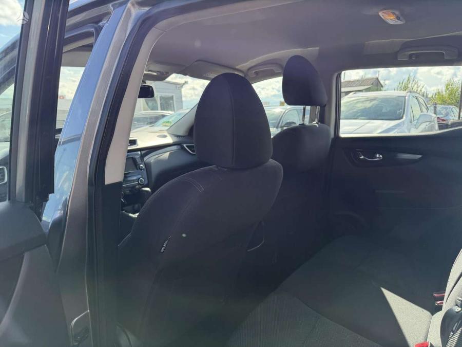 Grey Nissan Qashqai 2015 in Kaunas, with an engine capacity of 1.60 L and mileage of 140 thousand km for 9500 €, photo 10 on AUTOMOTO.COM.LV