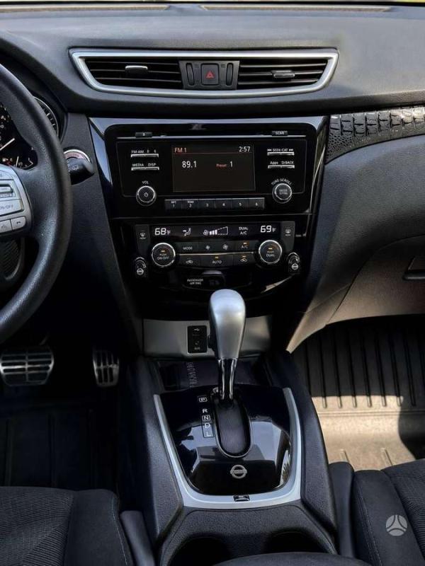 Grey Nissan Qashqai 2015 in Klaipeda, with an engine capacity of 2.50 L and mileage of 154 thousand km for 8400 €, photo 8 on AUTOMOTO.COM.LV