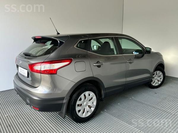Grey Nissan Qashqai 2016 in Riga, with an engine capacity of 1.20 L and mileage of 162 thousand km for 7400 €, photo 2 on AUTOMOTO.COM.LV