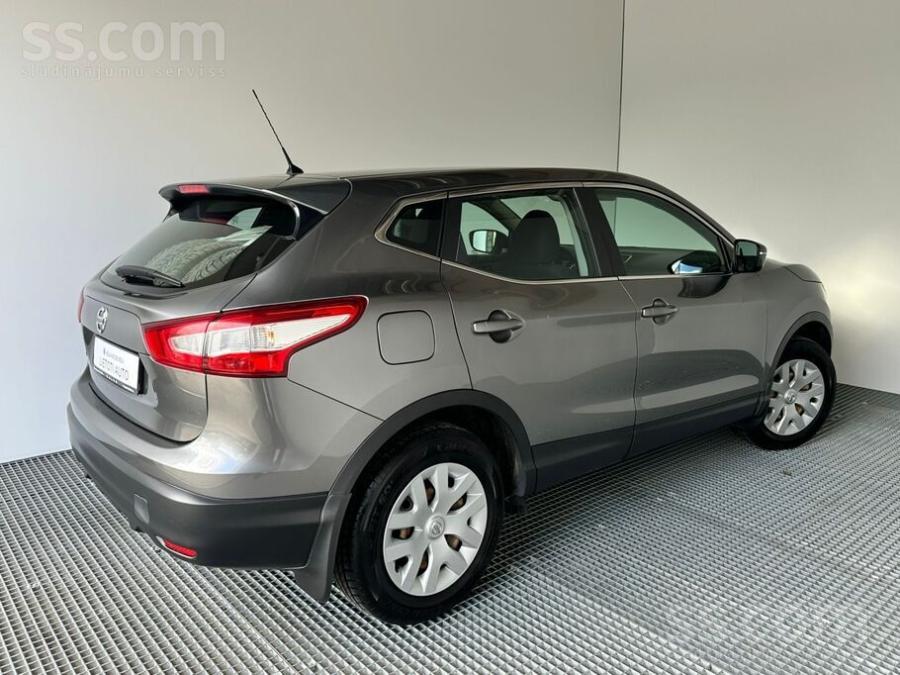 Grey Nissan Qashqai 2016 in Riga, with an engine capacity of 1.20 L and mileage of 162 thousand km for 7400 €, photo 2 on AUTOMOTO.COM.LV