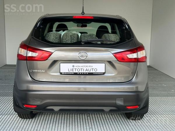 Grey Nissan Qashqai 2016 in Riga, with an engine capacity of 1.20 L and mileage of 162 thousand km for 7400 €, photo 3 on AUTOMOTO.COM.LV