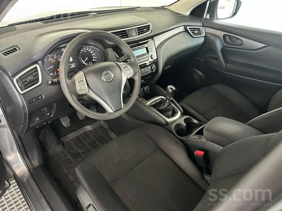 Grey Nissan Qashqai 2016 in Riga, with an engine capacity of 1.20 L and mileage of 162 thousand km for 7400 €, photo 5 on AUTOMOTO.COM.LV