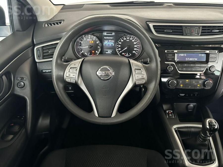 Grey Nissan Qashqai 2016 in Riga, with an engine capacity of 1.20 L and mileage of 162 thousand km for 7400 €, photo 8 on AUTOMOTO.COM.LV