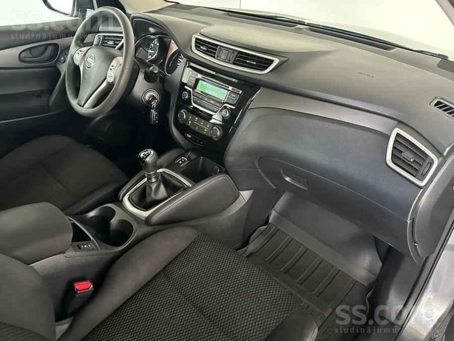 Grey Nissan Qashqai 2016 in Riga, with an engine capacity of 1.20 L and mileage of 162 thousand km for 7400 €, photo 12 on AUTOMOTO.COM.LV
