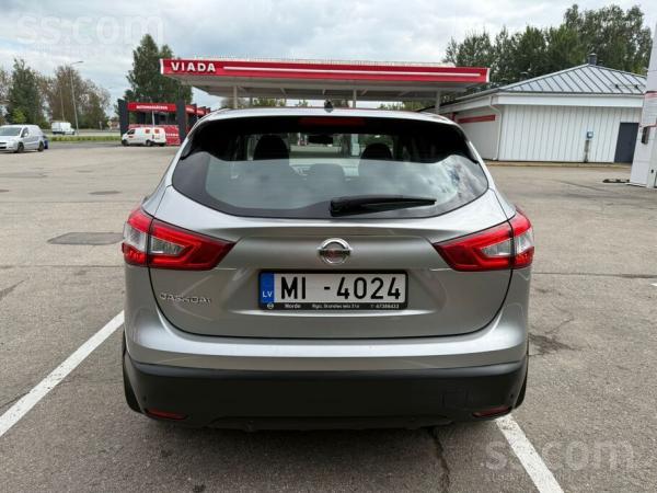 Pelēks Nissan Qashqai 2016 Rīga, ar dzinēja tilpumu 1.60 L un nobraukumu 171 tūkst. km par 8200 €, foto 4 vietnē AUTOMOTO.COM.LV