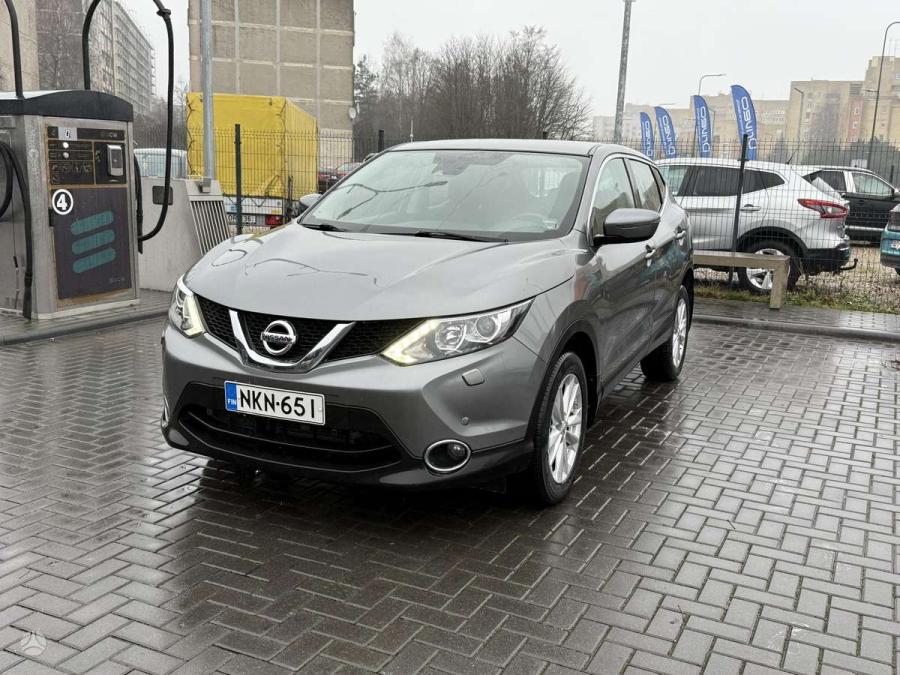 Grey Nissan Qashqai 2016 in Kaunas, with an engine capacity of 1.20 L and mileage of 60 thousand km for 9448 €, photo 1 on AUTOMOTO.COM.LV