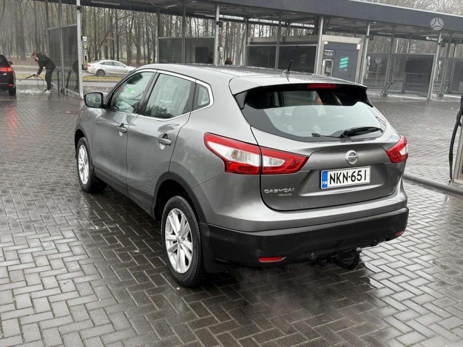 Grey Nissan Qashqai 2016 in Kaunas, with an engine capacity of 1.20 L and mileage of 60 thousand km for 9448 €, photo 6 on AUTOMOTO.COM.LV