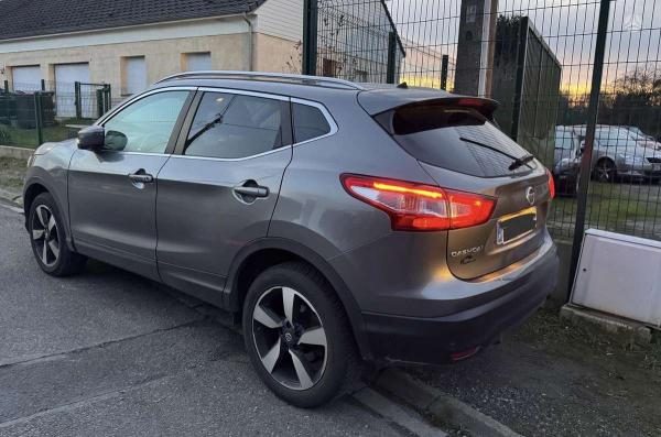 Grey Nissan Qashqai 2016 in Taurage, with an engine capacity of 1.46 L and mileage of 220 thousand km for 8700 €, photo 2 on AUTOMOTO.COM.LV