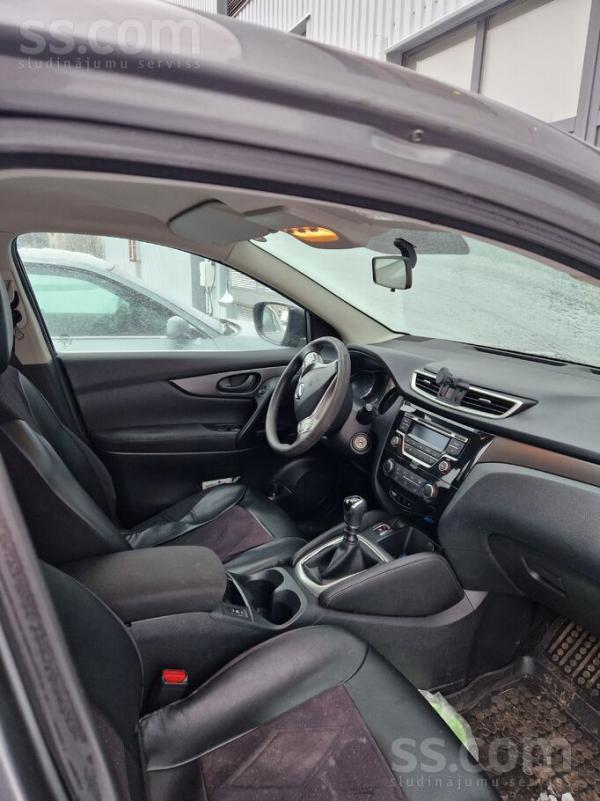 Grey Nissan Qashqai 2016 in Riga, with an engine capacity of 1.50 L and mileage of 151 thousand km for 10400 €, photo 3 on AUTOMOTO.COM.LV