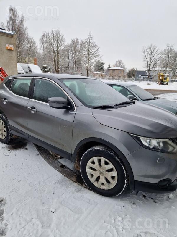 Grey Nissan Qashqai 2016 in Riga, with an engine capacity of 1.50 L and mileage of 151 thousand km for 10400 €, photo 4 on AUTOMOTO.COM.LV