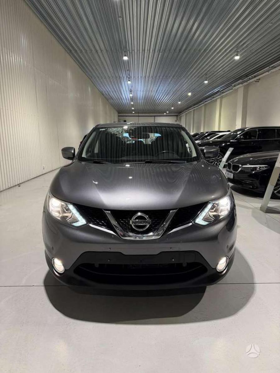 Grey Nissan Qashqai 2016 in Siauliai, with an engine capacity of 1.60 L and mileage of 108 thousand km for 9500 €, photo 2 on AUTOMOTO.COM.LV