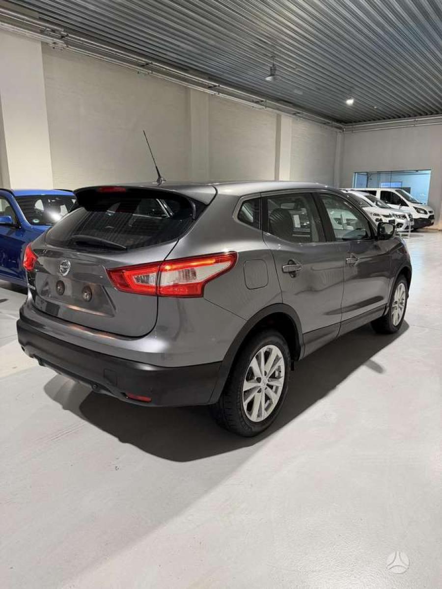Grey Nissan Qashqai 2016 in Siauliai, with an engine capacity of 1.60 L and mileage of 108 thousand km for 9500 €, photo 4 on AUTOMOTO.COM.LV
