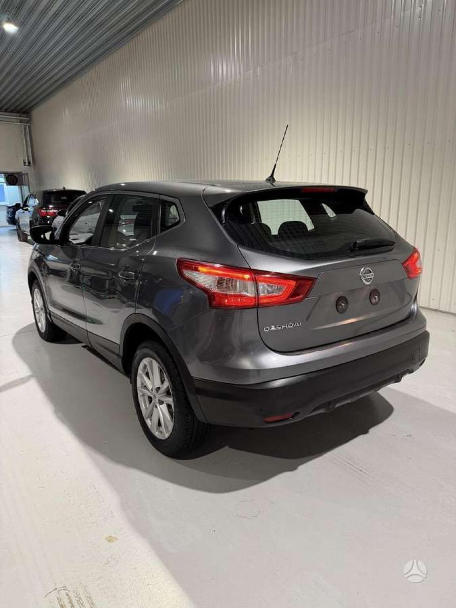 Grey Nissan Qashqai 2016 in Siauliai, with an engine capacity of 1.60 L and mileage of 108 thousand km for 9500 €, photo 5 on AUTOMOTO.COM.LV