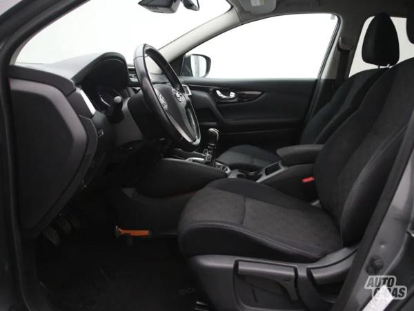 Grey Nissan Qashqai 2016 in Vilnius, with an engine capacity of 1.60 L and mileage of 159 thousand km for 10799 €, photo 4 on AUTOMOTO.COM.LV