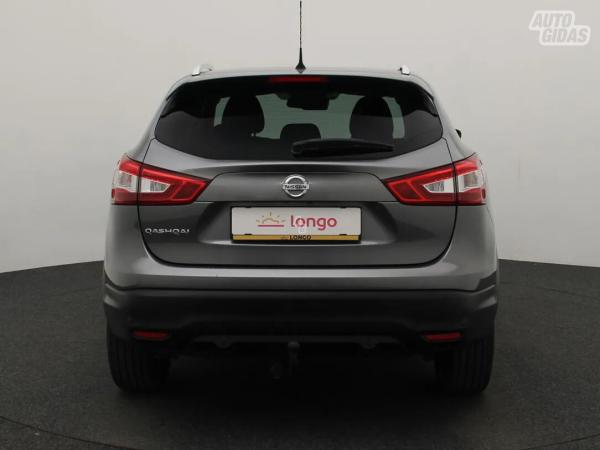 Grey Nissan Qashqai 2016 in Vilnius, with an engine capacity of 1.60 L and mileage of 159 thousand km for 10799 €, photo 5 on AUTOMOTO.COM.LV