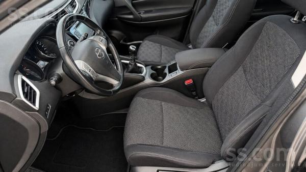 Grey Nissan Qashqai 2016 in Riga, with an engine capacity of 1.20 L and mileage of 160 thousand km for 7490 €, photo 6 on AUTOMOTO.COM.LV
