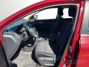 Grey Nissan Qashqai 2016 in Riga, with an engine capacity of 1.20 L and mileage of 129 thousand km for 8490 €, photo 10 on AUTOMOTO.COM.LV