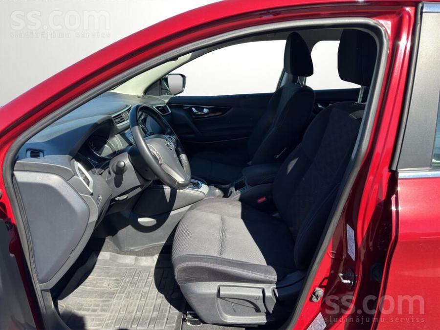 Grey Nissan Qashqai 2016 in Riga, with an engine capacity of 1.20 L and mileage of 129 thousand km for 8490 €, photo 10 on AUTOMOTO.COM.LV
