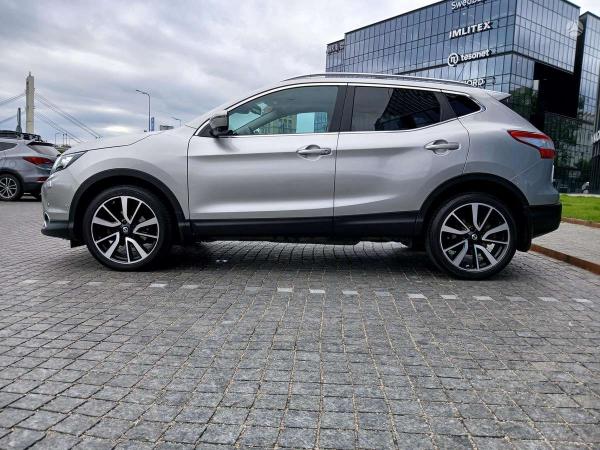 Grey Nissan Qashqai 2016 in Kaunas, with an engine capacity of 1.60 L and mileage of 117 thousand km for 10500 €, photo 6 on AUTOMOTO.COM.LV
