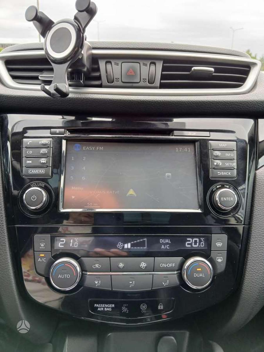 Pelēks Nissan Qashqai 2016 Kauņa, ar dzinēja tilpumu 1.60 L un nobraukumu 117 tūkst. km par 10500 €, foto 23 vietnē AUTOMOTO.COM.LV
