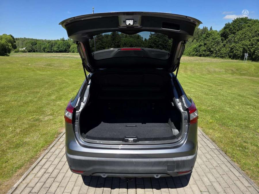 Grey Nissan Qashqai 2016 in Telschi, with an engine capacity of 1.20 L and mileage of 231 thousand km for 8700 €, photo 43 on AUTOMOTO.COM.LV