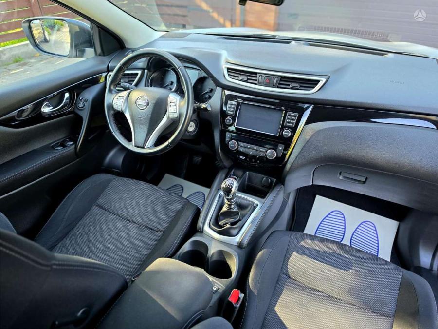 Grey Nissan Qashqai 2016 in Radviliskis, with an engine capacity of 1.20 L and mileage of 84 thousand km for 11200 €, photo 14 on AUTOMOTO.COM.LV