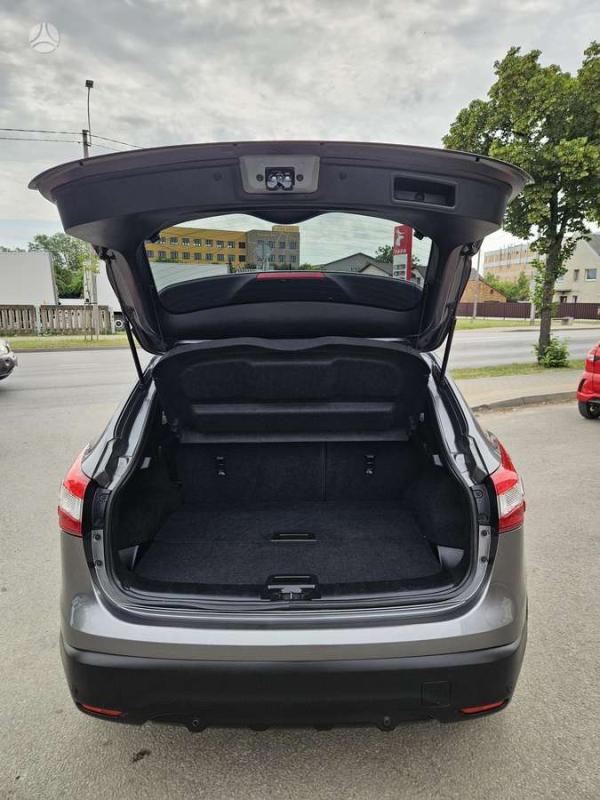 Grey Nissan Qashqai 2016 in Siauliai, with an engine capacity of 1.20 L and mileage of 175 thousand km for 7450 €, photo 10 on AUTOMOTO.COM.LV
