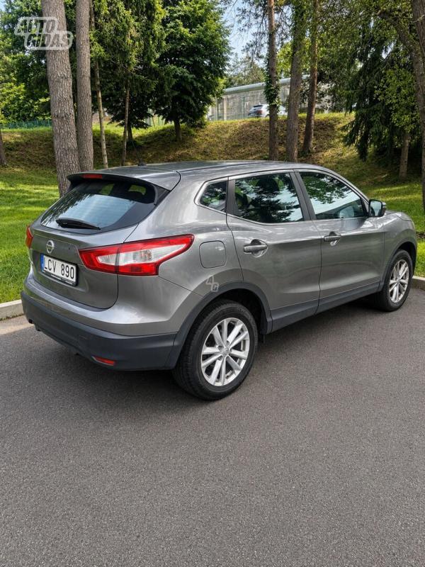 Grey Nissan Qashqai 2016 in Vilnius, with an engine capacity of 1.60 L and mileage of 303 thousand km for 7900 €, photo 1 on AUTOMOTO.COM.LV
