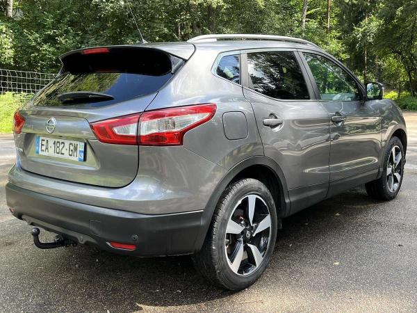 Grey Nissan Qashqai 2016 in Taurage, with an engine capacity of 1.20 L and mileage of 100 thousand km for 7350 €, photo 4 on AUTOMOTO.COM.LV