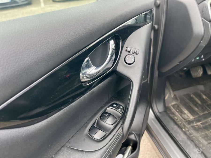 Grey Nissan Qashqai 2016 in Vilnius, with an engine capacity of 1.20 L and mileage of 116 thousand km for 5250 €, photo 11 on AUTOMOTO.COM.LV