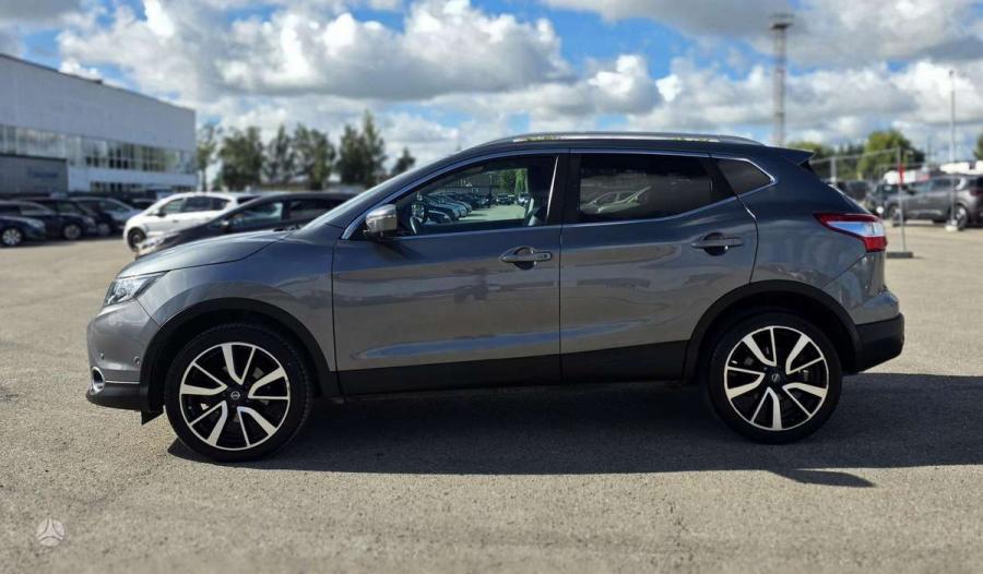 Grey Nissan Qashqai 2016 in Marijampole, with an engine capacity of 1.60 L and mileage of 202 thousand km for 8500 €, photo 5 on AUTOMOTO.COM.LV