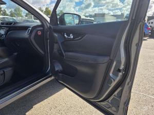 Grey Nissan Qashqai 2016 in Marijampole, with an engine capacity of 1.60 L and mileage of 202 thousand km for 8500 €, photo 13 on AUTOMOTO.COM.LV