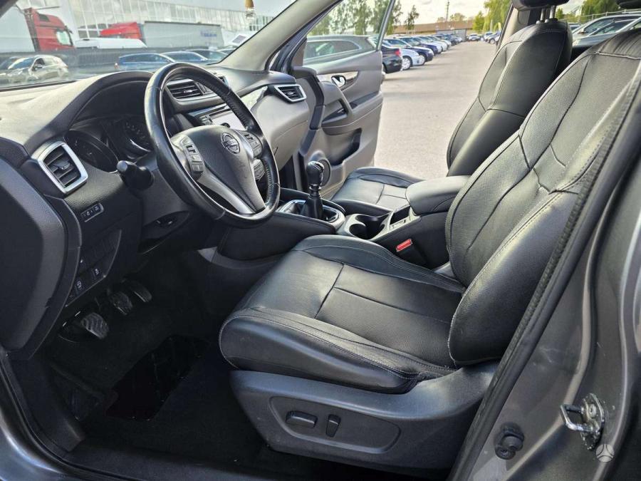 Grey Nissan Qashqai 2016 in Marijampole, with an engine capacity of 1.60 L and mileage of 202 thousand km for 8500 €, photo 14 on AUTOMOTO.COM.LV