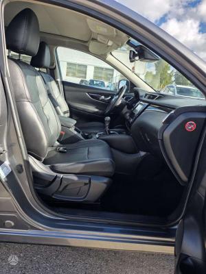 Grey Nissan Qashqai 2016 in Marijampole, with an engine capacity of 1.60 L and mileage of 202 thousand km for 8500 €, photo 15 on AUTOMOTO.COM.LV