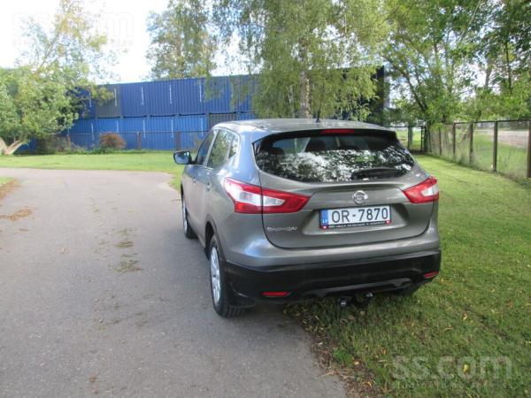 Nissan Qashqai 2016 in Riga on AUTOMOTO.COM.LV Grey Nissan Qashqai 2016 in Riga, with an engine capacity of 1.60 L and mileage of 328 thousand km for 6499 ā¬, photo 4 on AUTOMOTO.COM.LV