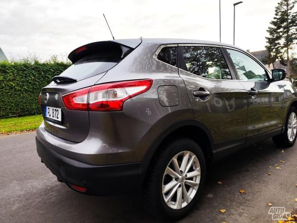 Nissan Qashqai 2016 in Mazeikiai on AUTOMOTO.COM.LV Grey Nissan Qashqai 2016 in Mazeikiai, with an engine capacity of 1.60 L and mileage of 196 thousand km for 8800 €, photo 6 on AUTOMOTO.COM.LV
