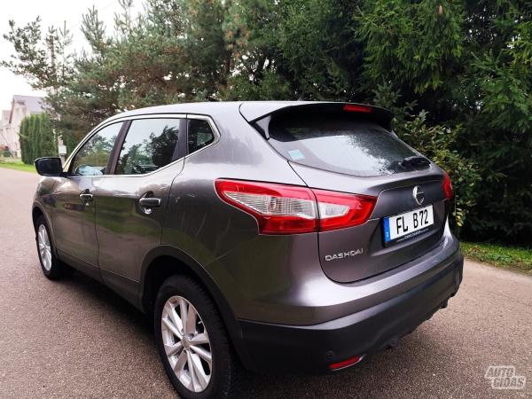 Nissan Qashqai 2016 in Mazeikiai on AUTOMOTO.COM.LV Grey Nissan Qashqai 2016 in Mazeikiai, with an engine capacity of 1.60 L and mileage of 196 thousand km for 8800 €, photo 8 on AUTOMOTO.COM.LV