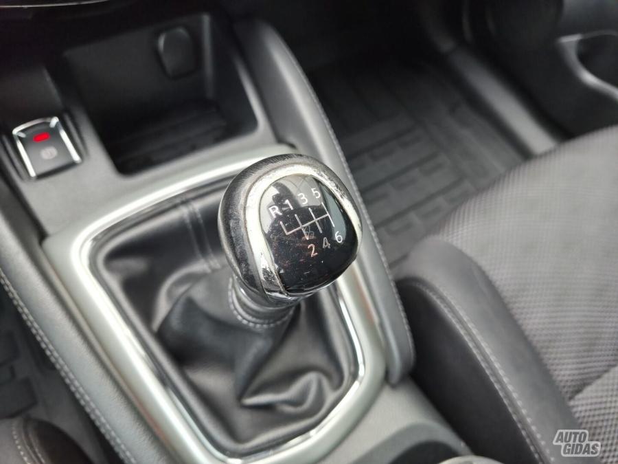 Grey Nissan Qashqai 2016 in Vilnius, with an engine capacity of 1.60 L and mileage of 203 thousand km for 8400 €, photo 4 on AUTOMOTO.COM.LV